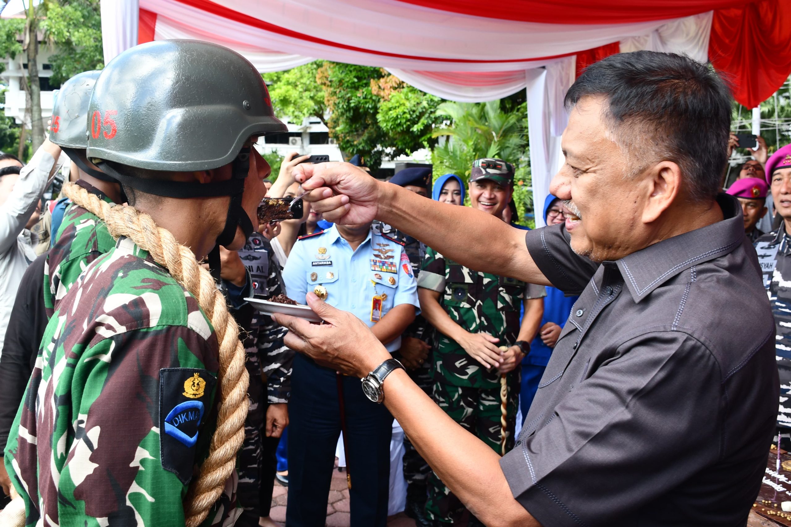 Bersama Gubernur Sulut, Dankodiklatal Sambut Siswa Dimata TNI AL Satdik ...